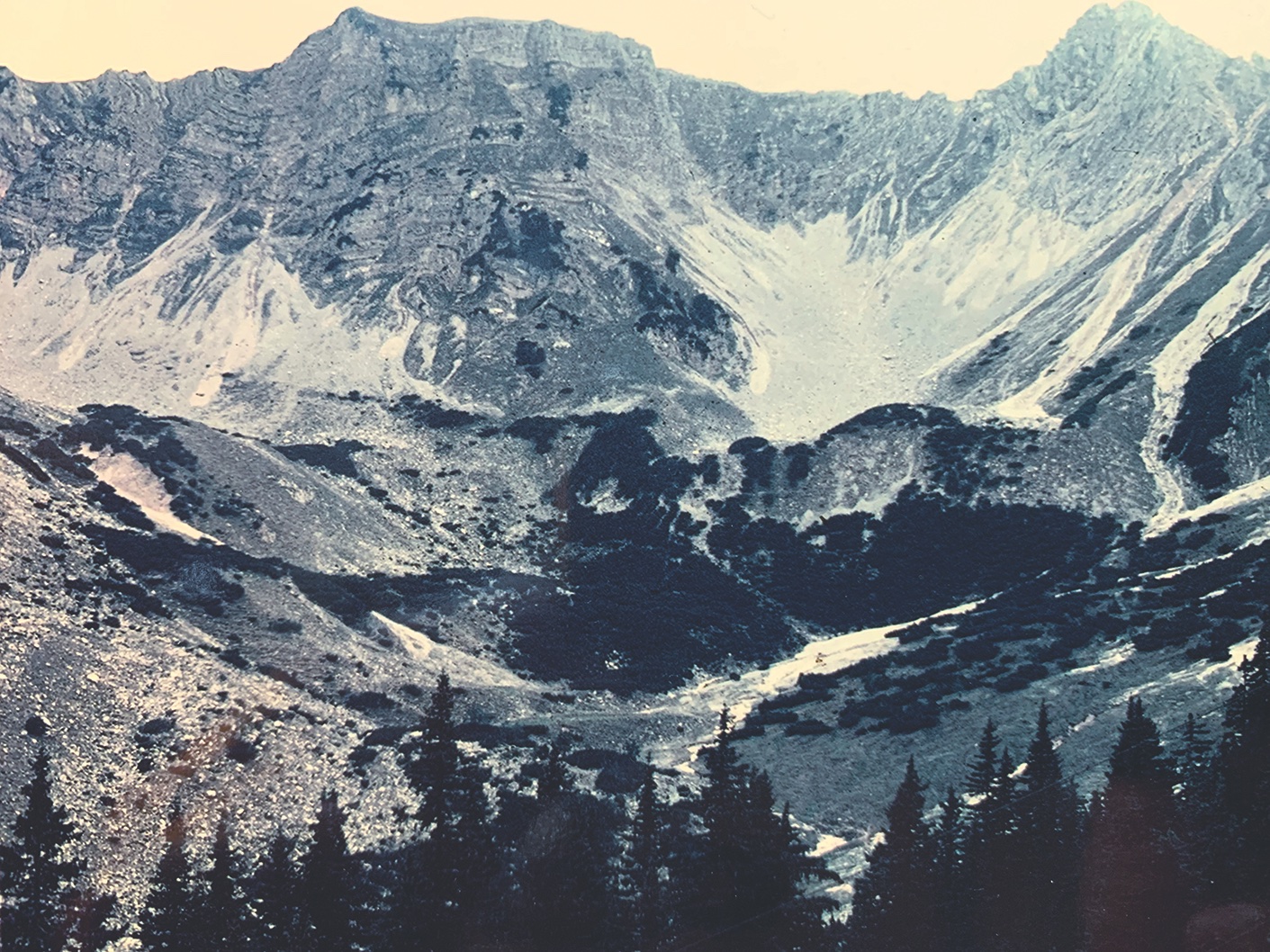 Mountain Memories - Safari Club